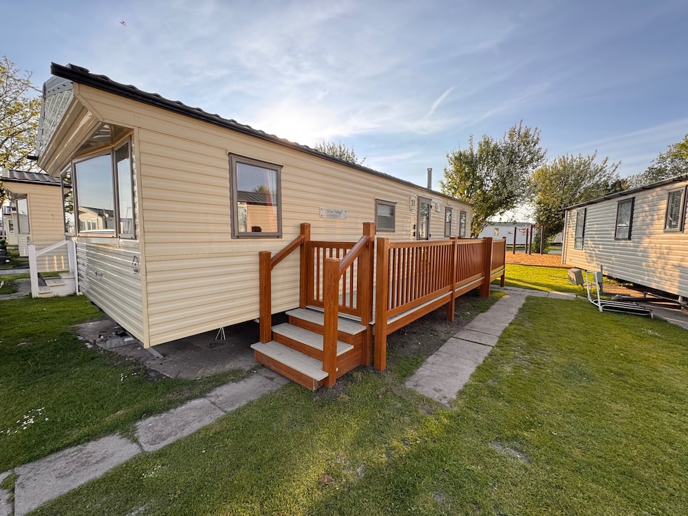 3 Bedroom, Side Gated Decking, Wifi, Pets Welcome - Wales