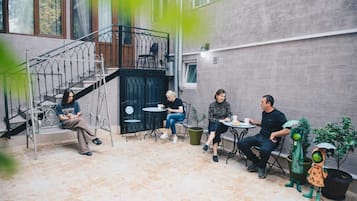 Quarto casal ou duplo | Área de estar | TV, monitores de computador, impressoras