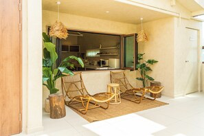 Quarto Triplo Familiar, Vista para a cidade | Roupa de alta qualidade, edredões de penas