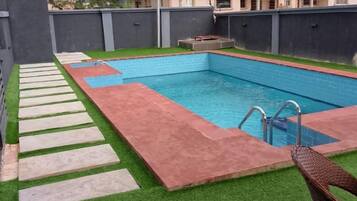 4 piscinas exteriores