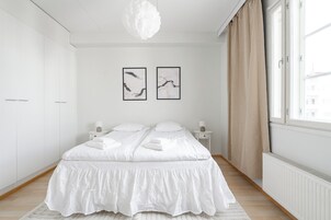 Apartamento Familiar, varanda, vista para o pátio | 2 quartos, secretária, secretária adequada para computadores portáteis