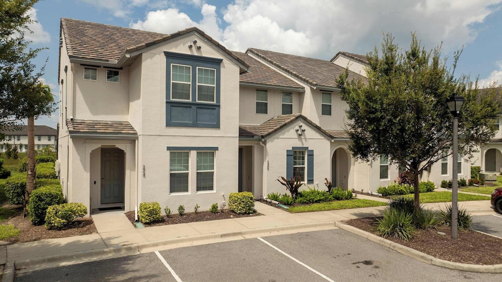Charming 3bd W/ Private Pool Festival Resort 220 - Davenport