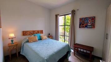 Apartamento Comfort, vista para o pátio | 2 quartos, ferro/tábua de engomar, Wi-fi grátis