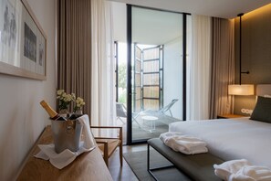 1 quarto, cofre no quarto 