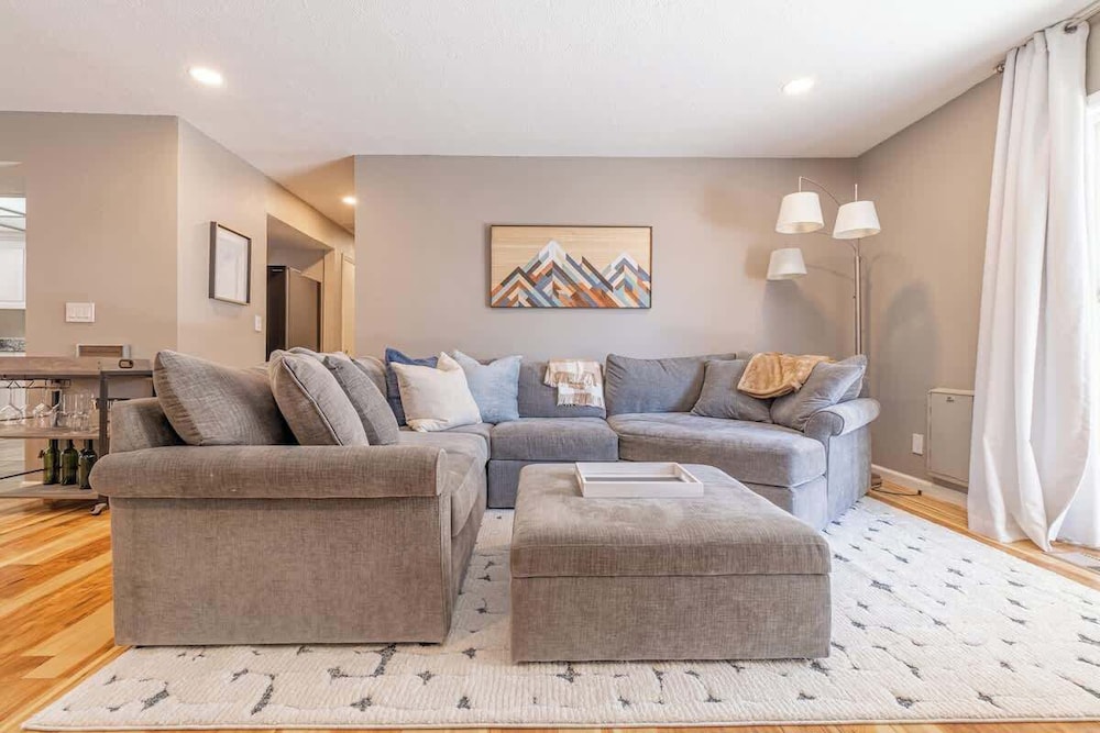 Vibrant Boho Family Home 3 Bed Pet Friendly Unr - Reno, NV