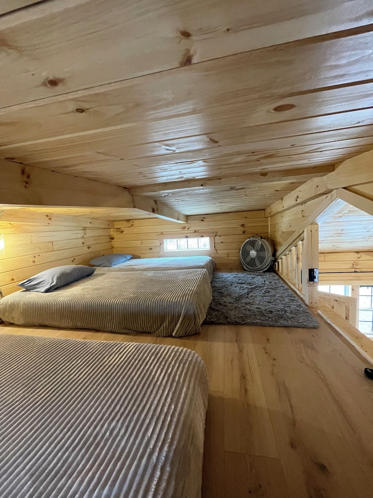 Cozy Cabin near Dale Hollow Lake access - Pickett County | Stayz