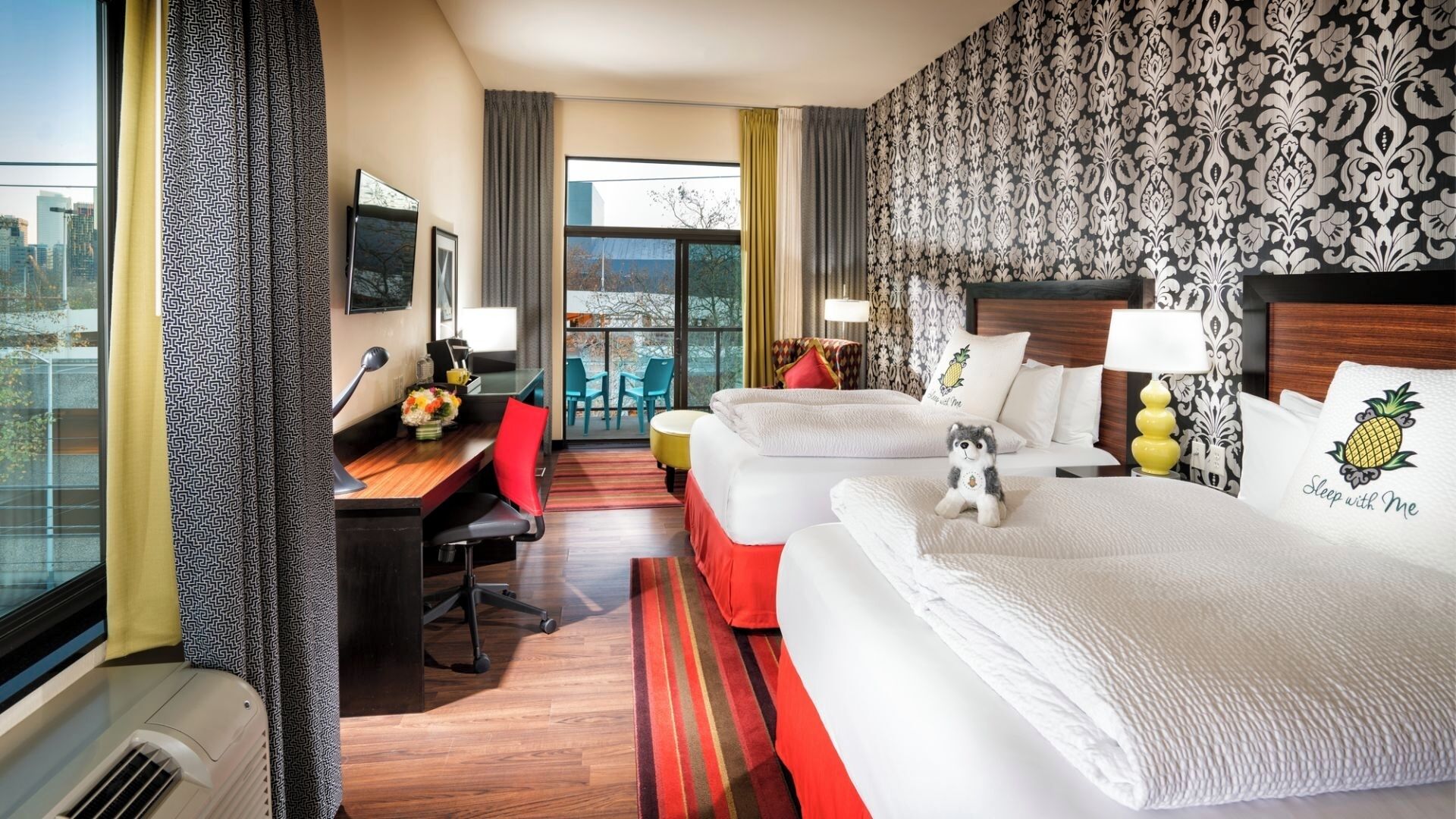 Charming Junior Suite With Two Queen Beds Near Seattle Center - Seattle, WA