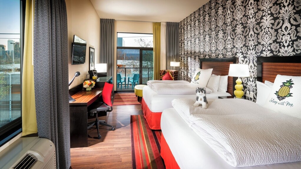 Charming Junior Suite With Two Queen Beds Near Seattle Center - Seattle, WA