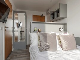 Estúdio, não fumadores | Secretária, secretária adequada para computadores portáteis 