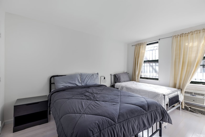 Spacious 4-bedroom Apartment In Delightful Nyc Manhattan Sleeps 9 - Queens, NY