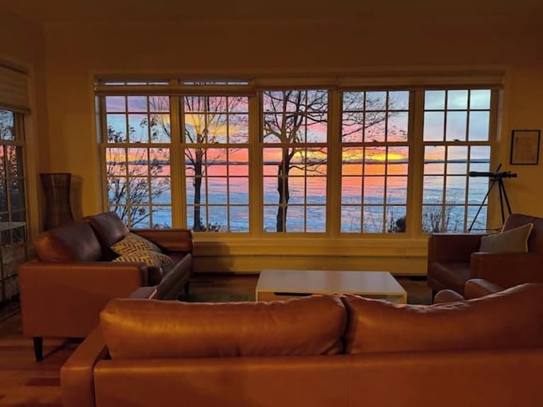 Stunning 3br Home W/ Lake Access/hot Tub - 格魯吉亞