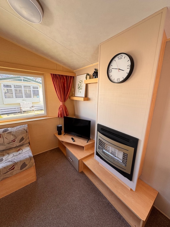 3 Bed Caravan - Side Gated Decking, Wifi, Pets - Snowdonia