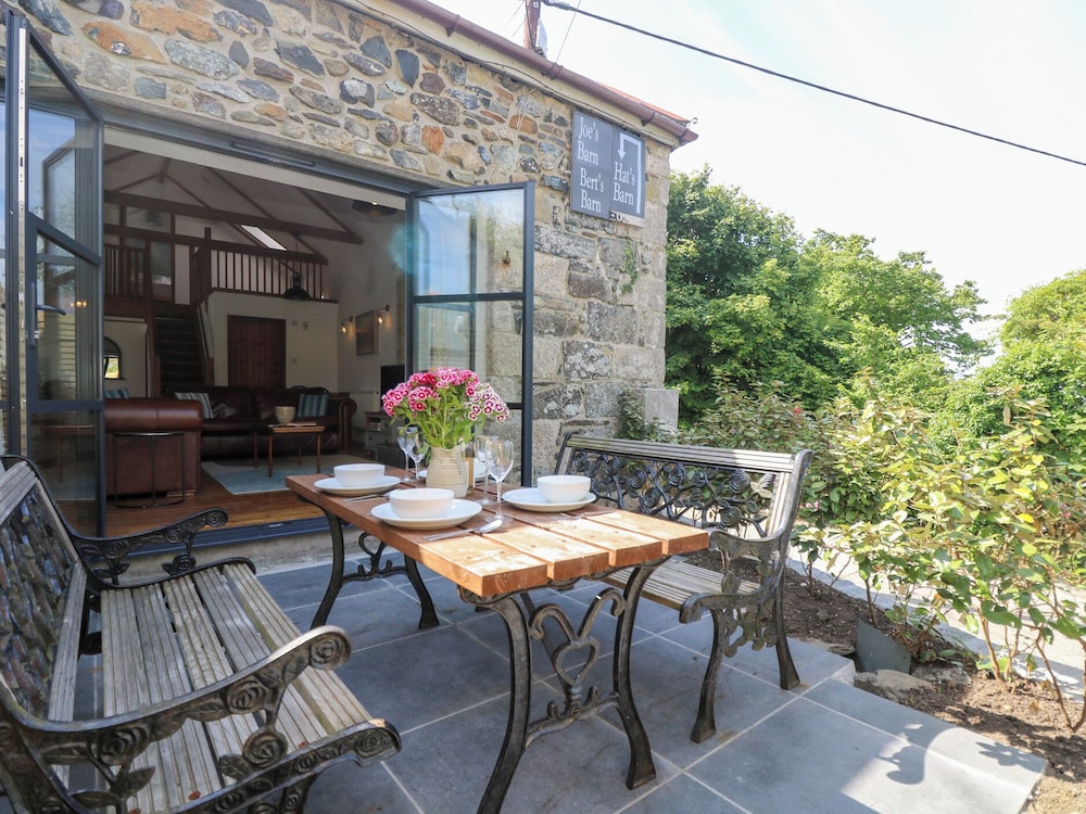 Joes Barn - Poldhu Cove