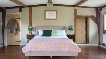 4 quartos, com decoração personalizada, com mobília individualizada