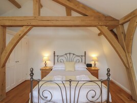 1 quarto, com decoração personalizada, com mobília individualizada 