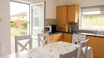 Lava-louças, chaleira elétrica, torradeira