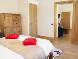 2 quartos, individualmente decorados, individualmente mobiliados