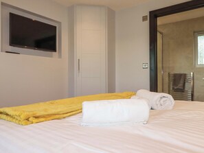 2 quartos, com decoração personalizada, com mobília individualizada 