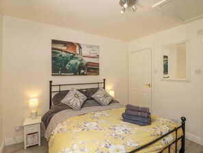 1 quarto, com decoração personalizada, com mobília individualizada