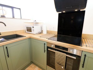 Casa de Campo | Cozinha privada | Um frigorífico, uma máquina de lavar louça, uma chaleira elétrica