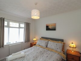 2 quartos, com decoração personalizada, com mobília individualizada 