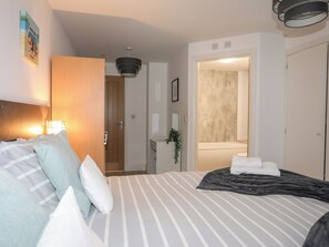 2 quartos, com decoração personalizada, com mobília individualizada