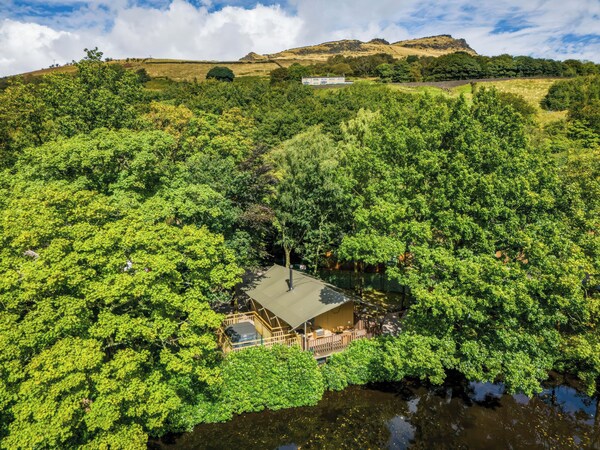 The Kingfisher Safari Tent - Pets Welcome - Cheshire