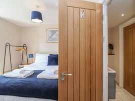 7 quartos, individualmente decorados, individualmente mobiliados