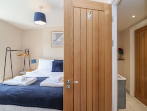 7 quartos, com decoração personalizada, com mobília individualizada