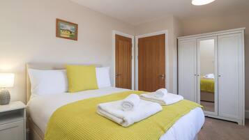 7 quartos, com decoração personalizada, com mobília individualizada