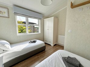 3 quartos, individualmente decorados, individualmente mobiliados