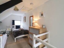 2 quartos, com decoração personalizada, com mobília individualizada 