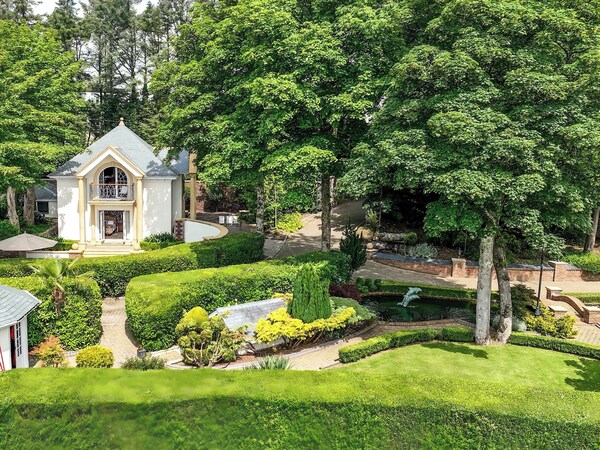 Hunters Moon - St Austell