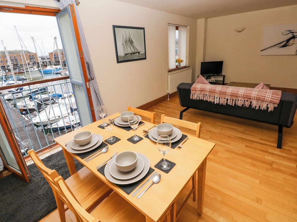 15 Sovereign House - Milford Haven