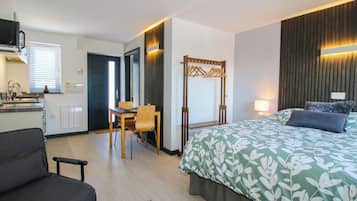 1 quarto, com decoração personalizada, com mobília individualizada