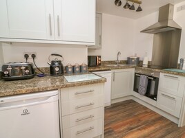 Geladeira, chaleira elétrica, torradeira