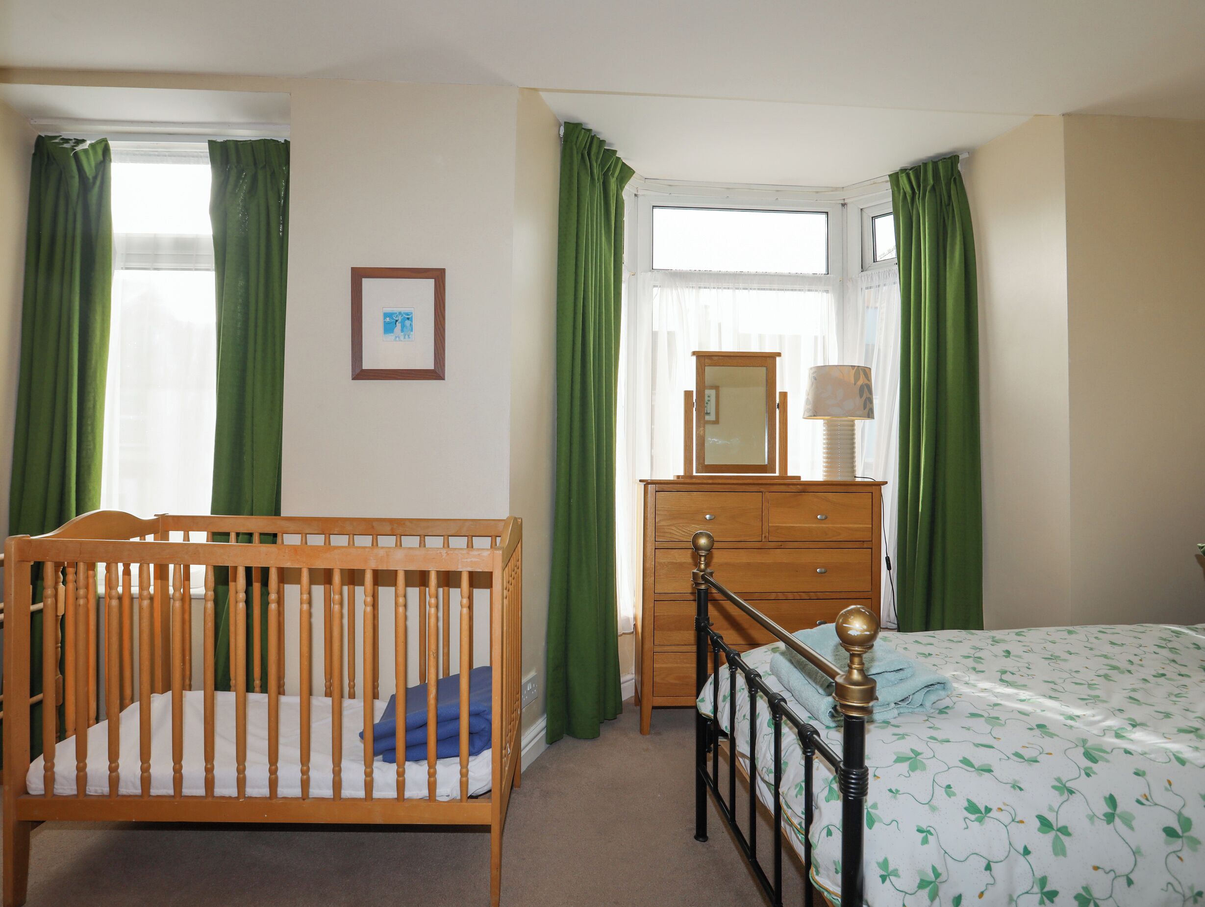 4 quartos, individualmente decorados, individualmente mobiliados