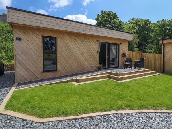 Valley Lodge 4 - North Wales Eco Lodges - North Wales