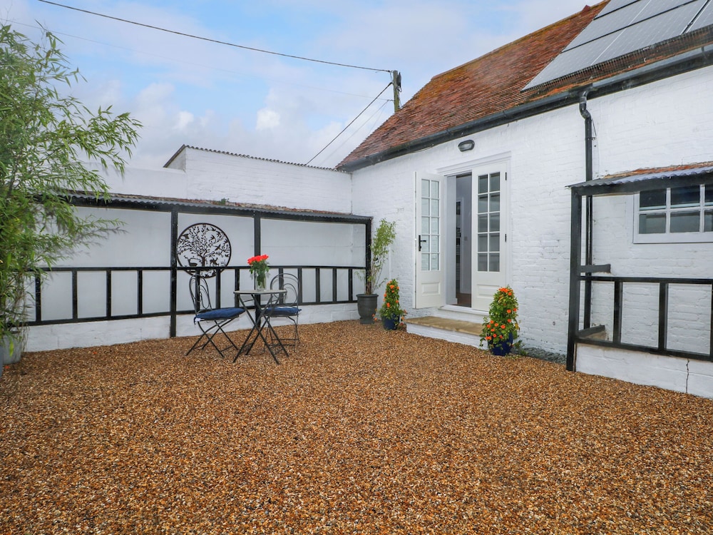 Calvin's Cottage - Bognor Regis