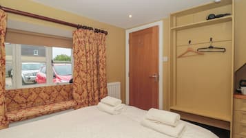 1 quarto, individualmente decorados, individualmente mobiliados