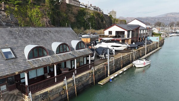 Fisherman Cove - Borth Y Gest