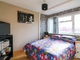2 quartos, com decoração personalizada, com mobília individualizada 