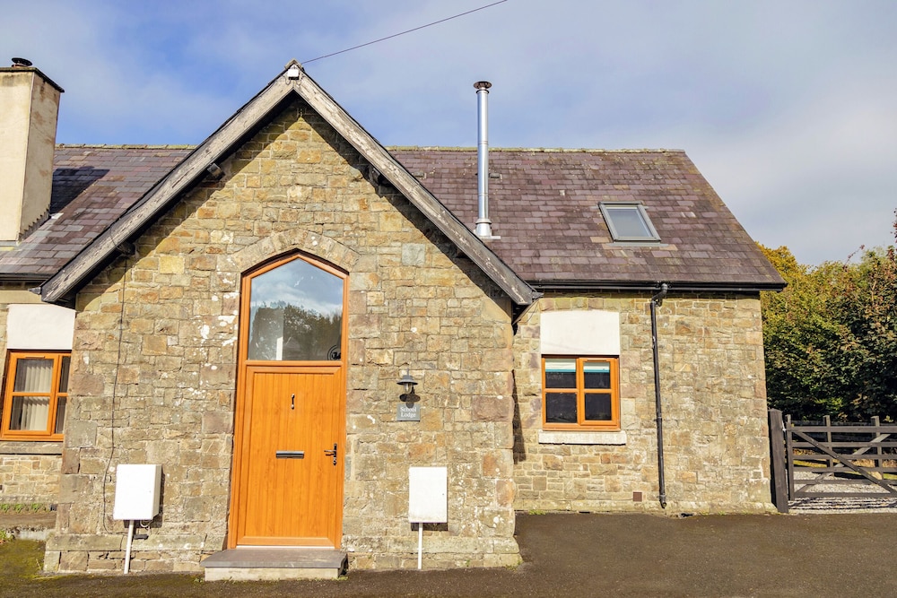 School Lodge - Carmarthenshire