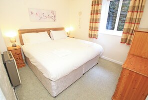 2 quartos, individualmente decorados, individualmente mobiliados