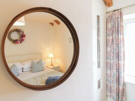 2 quartos, individualmente decorados, individualmente mobiliados