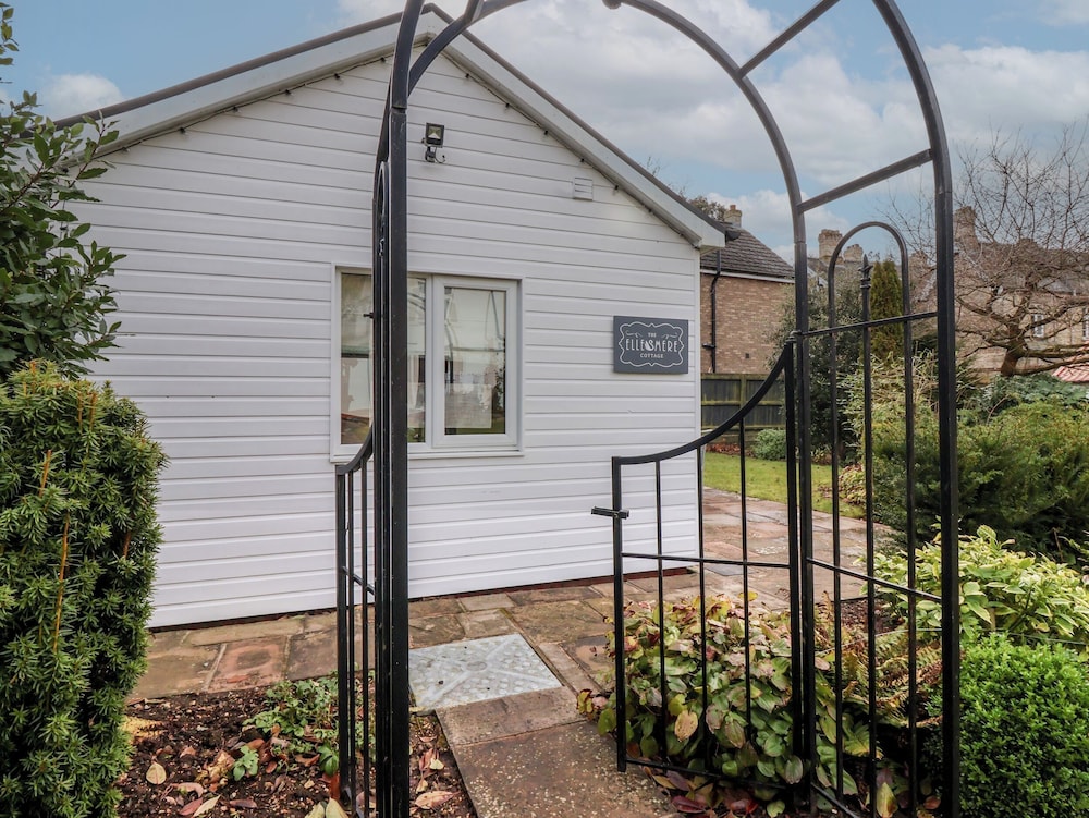 Ellesmere Cottage - Hornsea