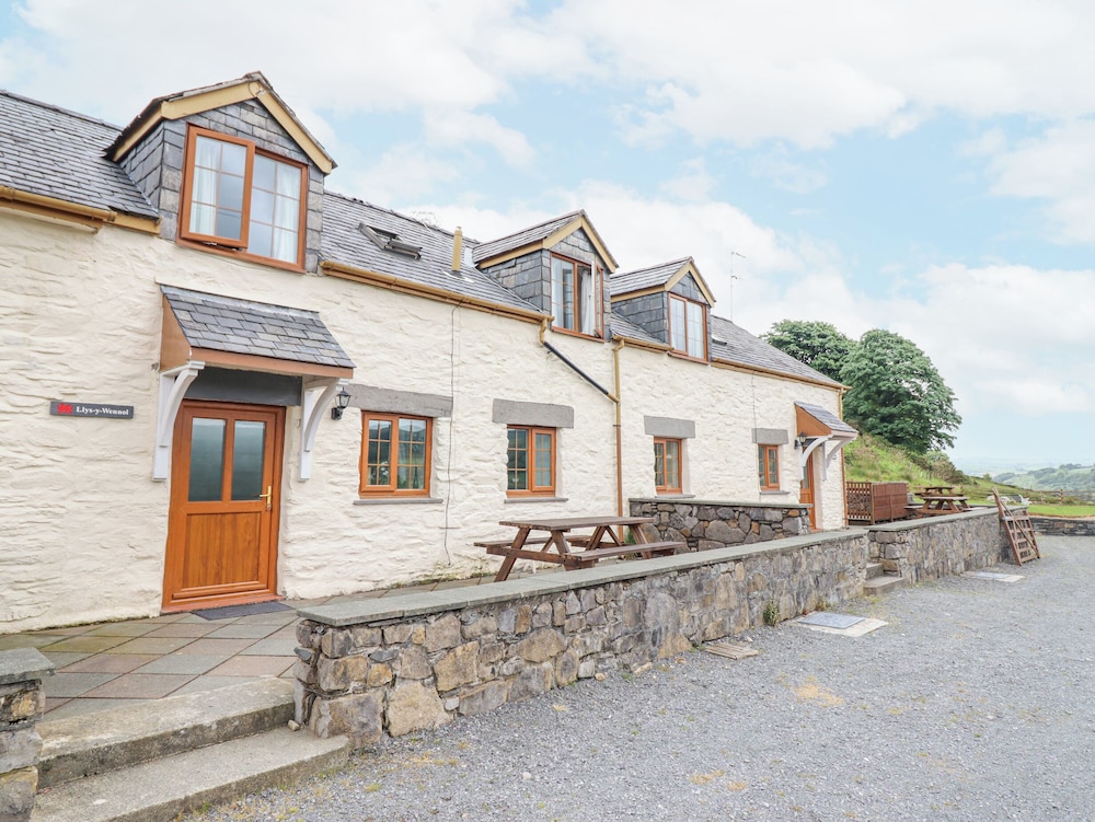 Llys-y-wennol - Penrhyndeudraeth