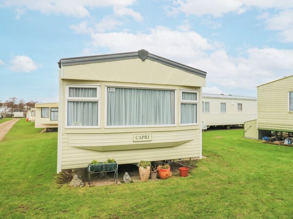 120 Caravan - Hemsby