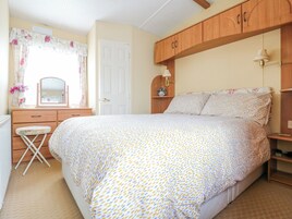 2 quartos, individualmente decorados, individualmente mobiliados