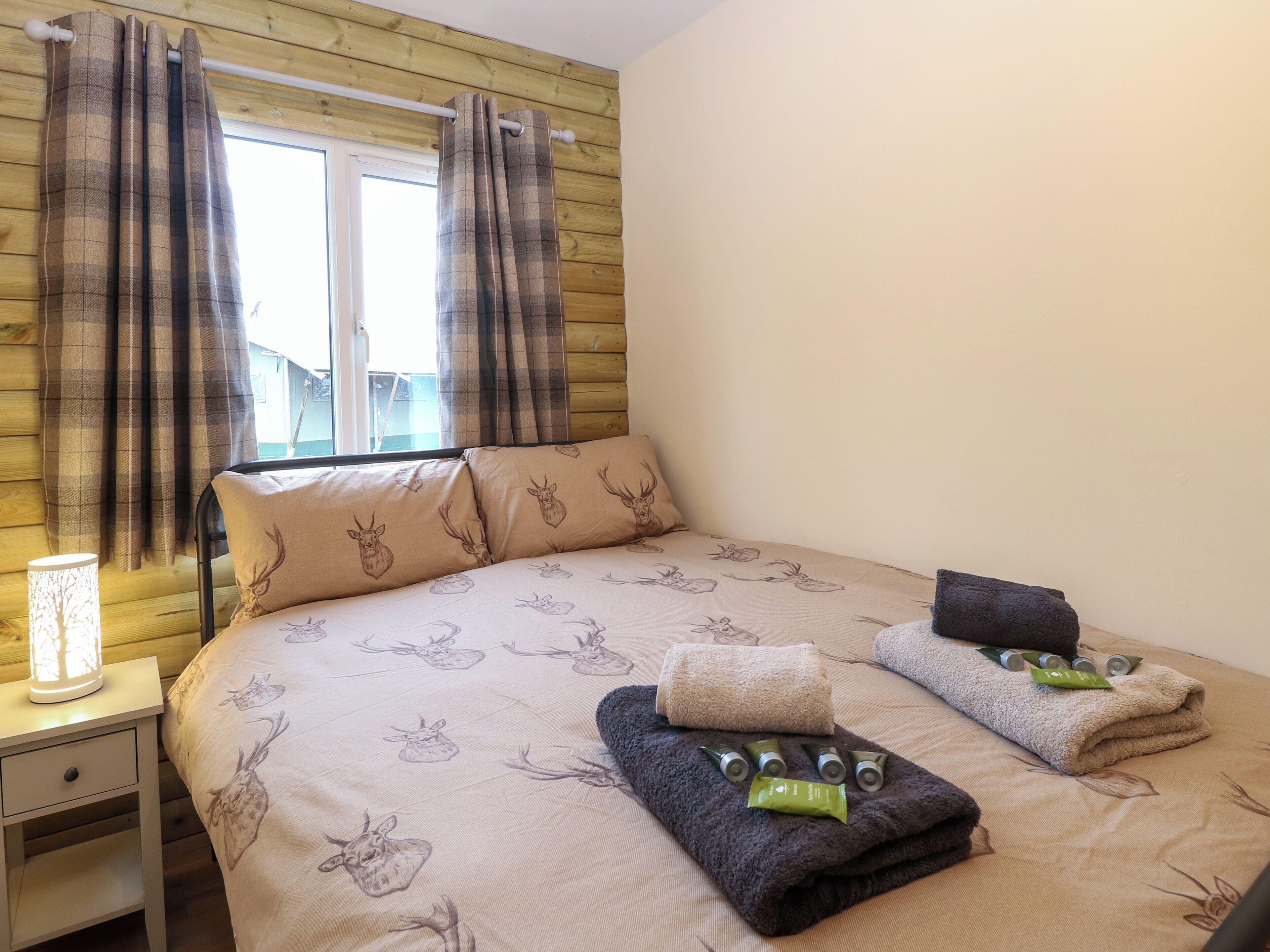 3 quartos, individualmente decorados, individualmente mobiliados